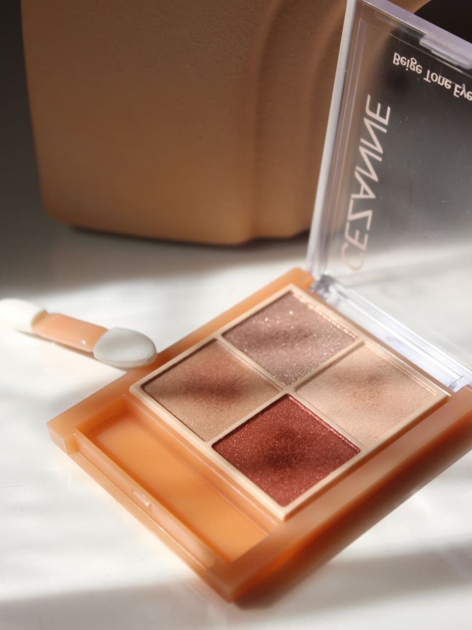 #試色 日系開架眼影新色🇯🇵CEZANNE 03復古米 - 美妝板 | Dcard