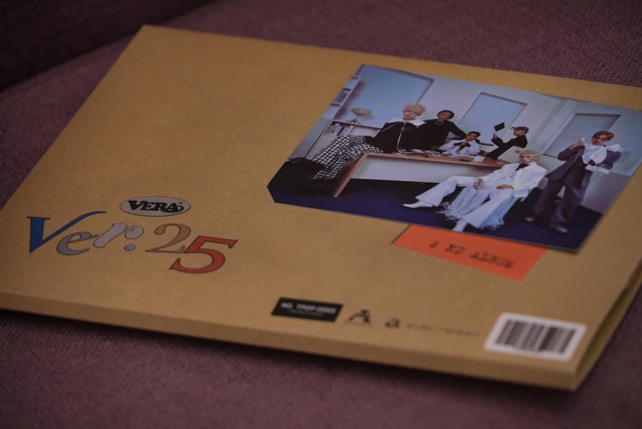 #分享 同事太漂亮要確欸？社畜男團VERA最新全創作專輯《Ver.25》開箱 - 追星板 | Dcard