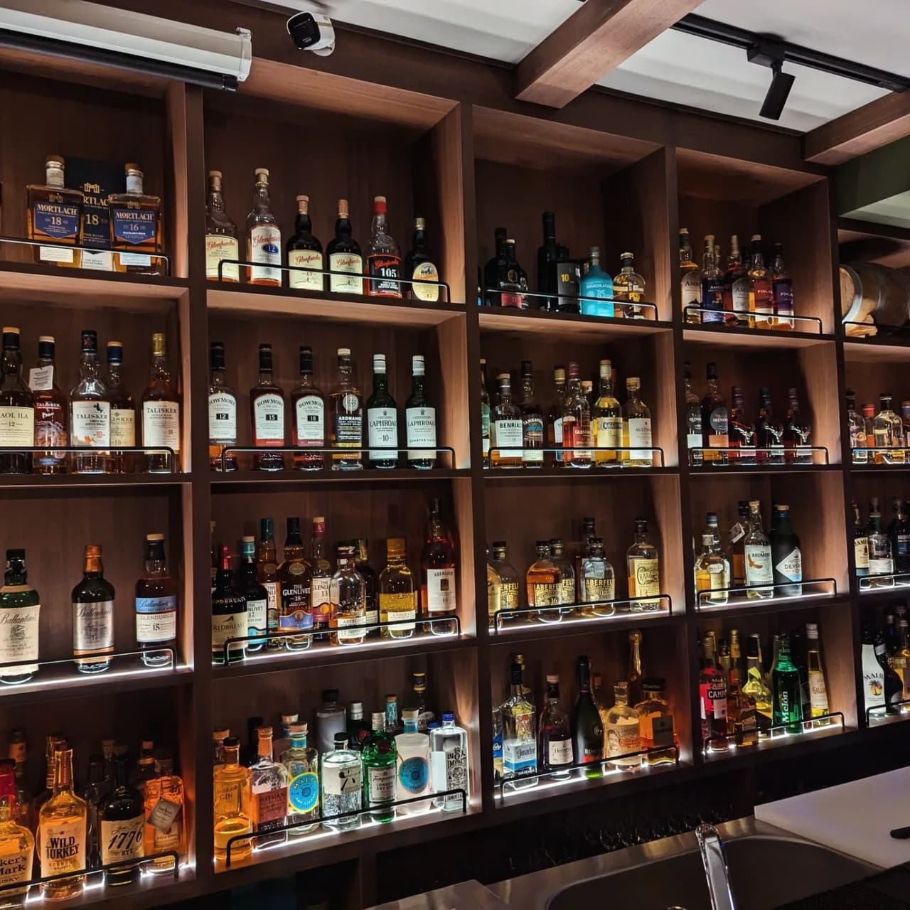 #酒吧探尋 Bar Whiskeen 威士忌專業的高雄酒吧 - 品酒板 | Dcard