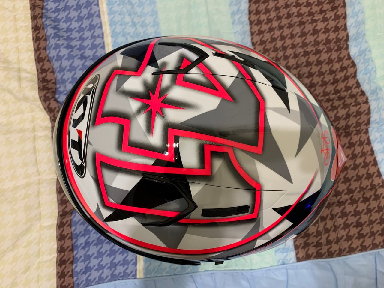 【開箱聞】KYT NFJ #41 (18P全彩) - 機車板 | Dcard