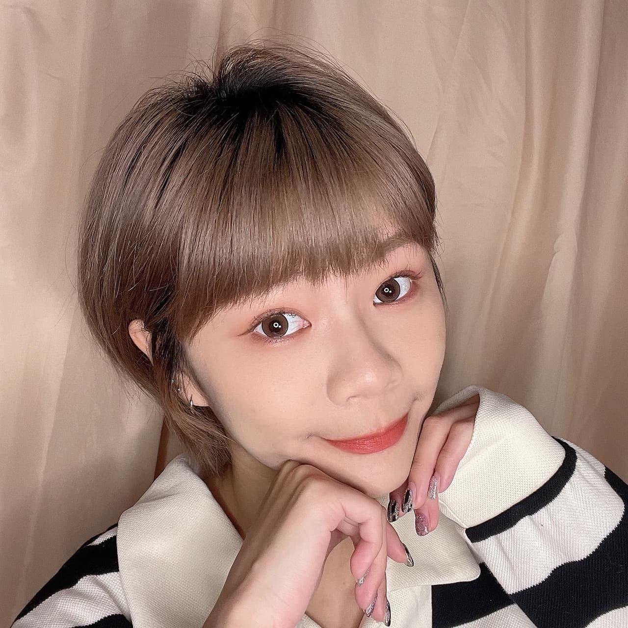 春天來了 來點粉嫩感初戀眼妝 - Van (@van.vanmake) | Dcard