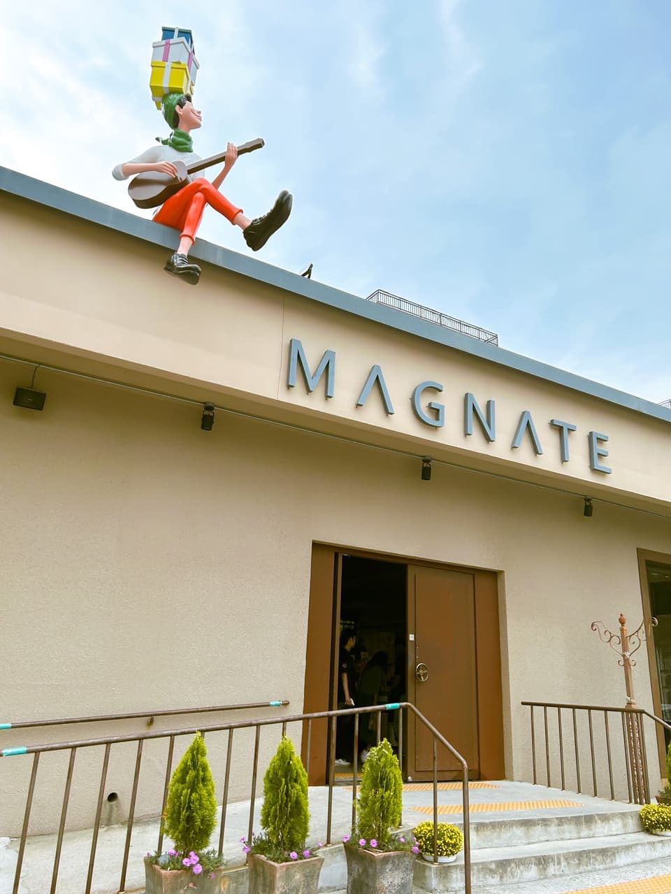 #心得 智旻爸爸Magnate咖啡廳踩點分享 - BTS板 | Dcard