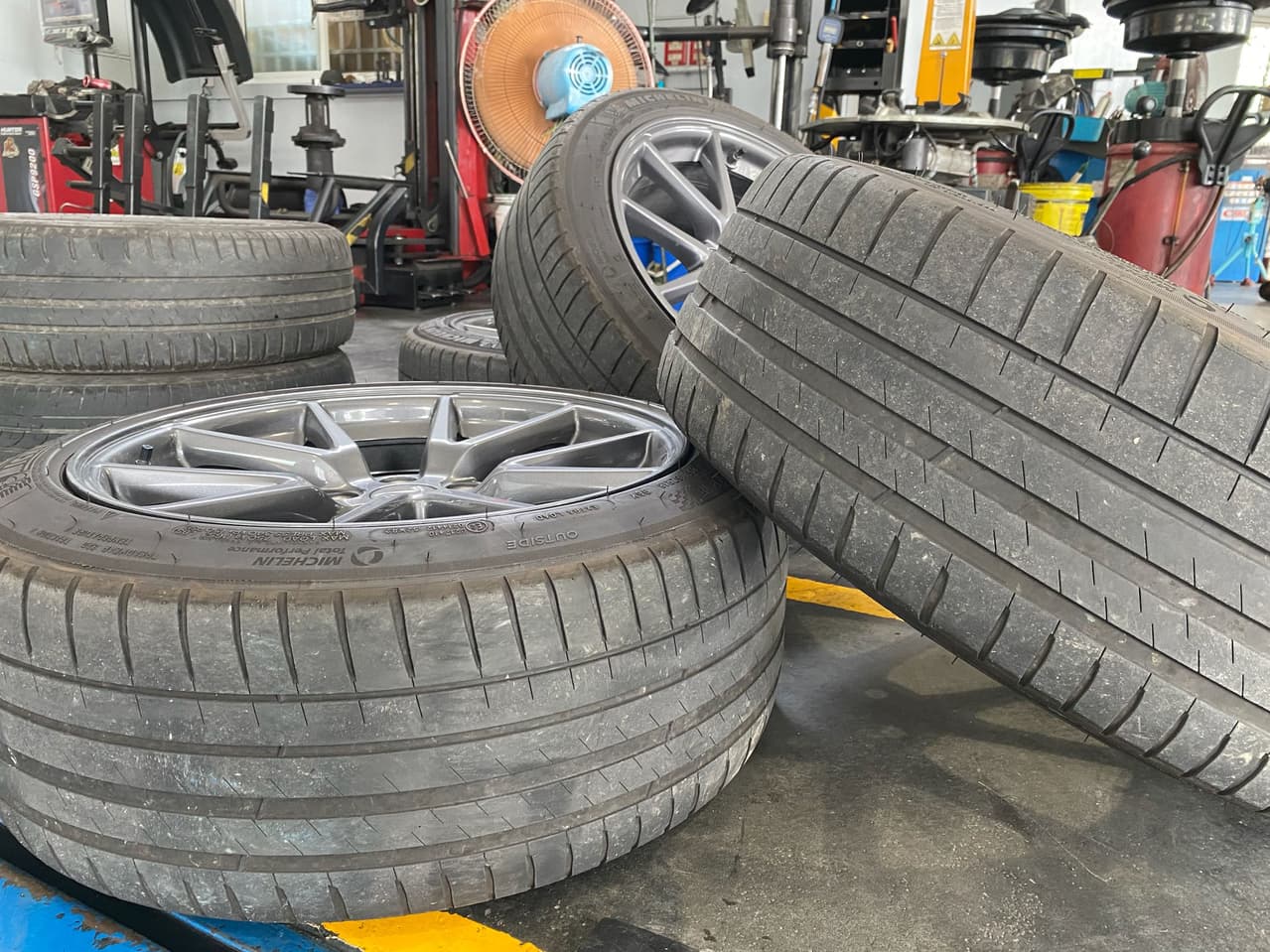 特斯拉 Model 3 SR+ 換 Zero G via Michelin PS5 235 40 R19 - 汽車板 | Dcard