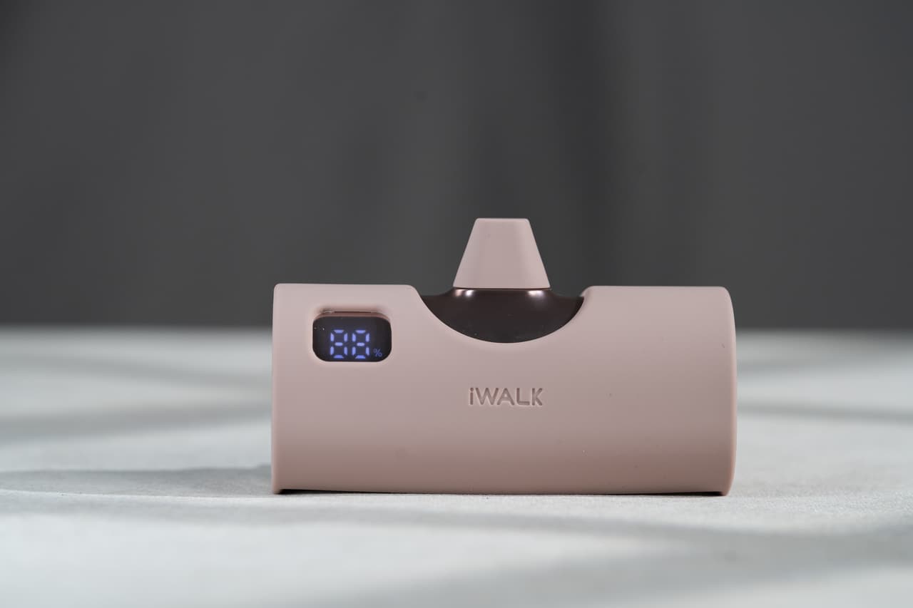 〔開箱〕iWALK Twins雙頭直插式行動電源 雙頭切換 20w快充 - 3C板 | Dcard