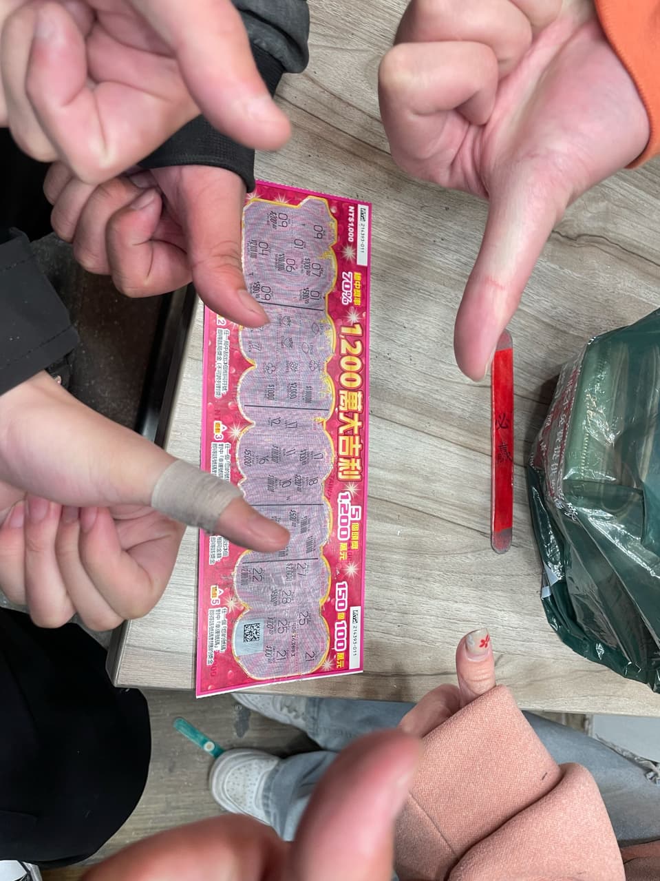 初一恭喜發財之刮刮樂🧧 - 魚寶每天都想要開心ღ🐳🦖 (@fishin.g) | Dcard