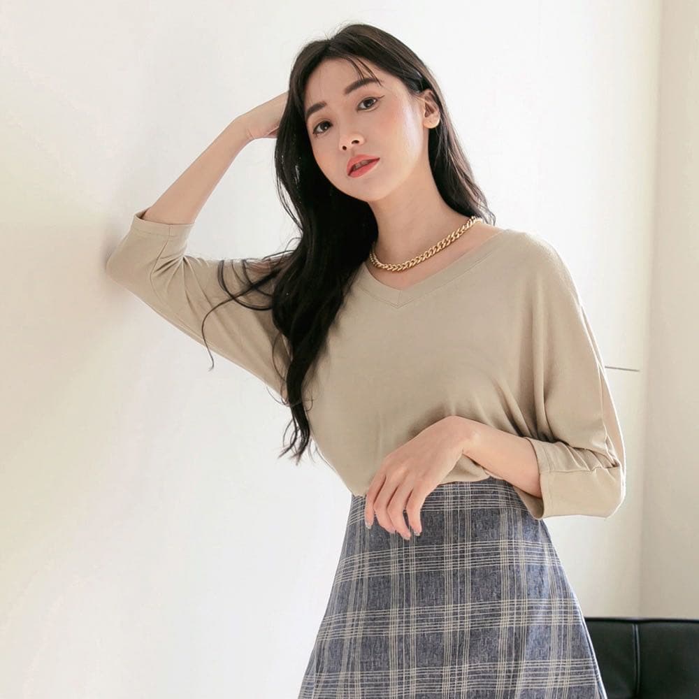 雙面V領高彈實搭七分連袖上衣 - 風一般的女子 (@crklyj) | Dcard