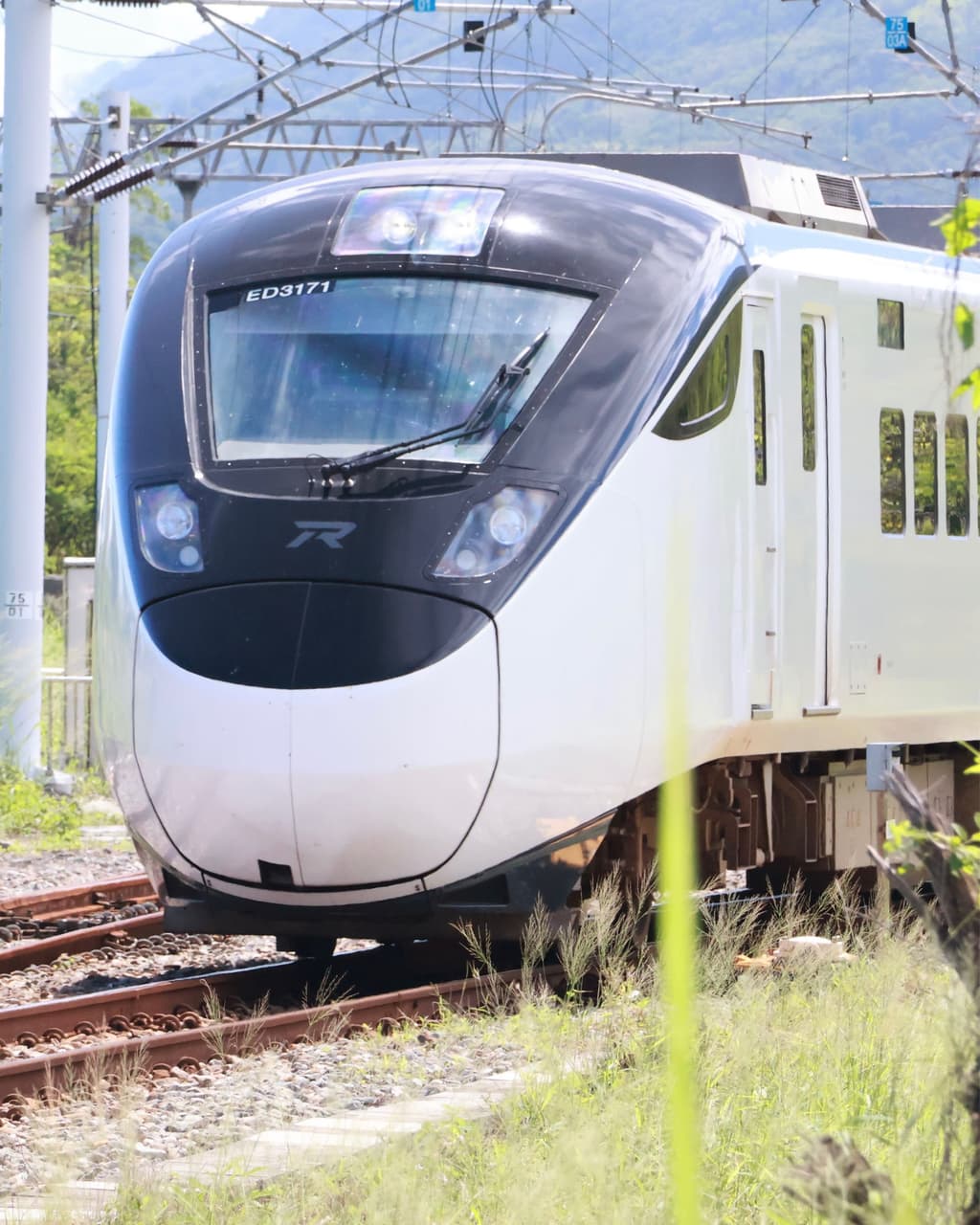 第一次用這個角度拍火車🚆わくわく - 雞腿小公主 (@rei_1998) | Dcard