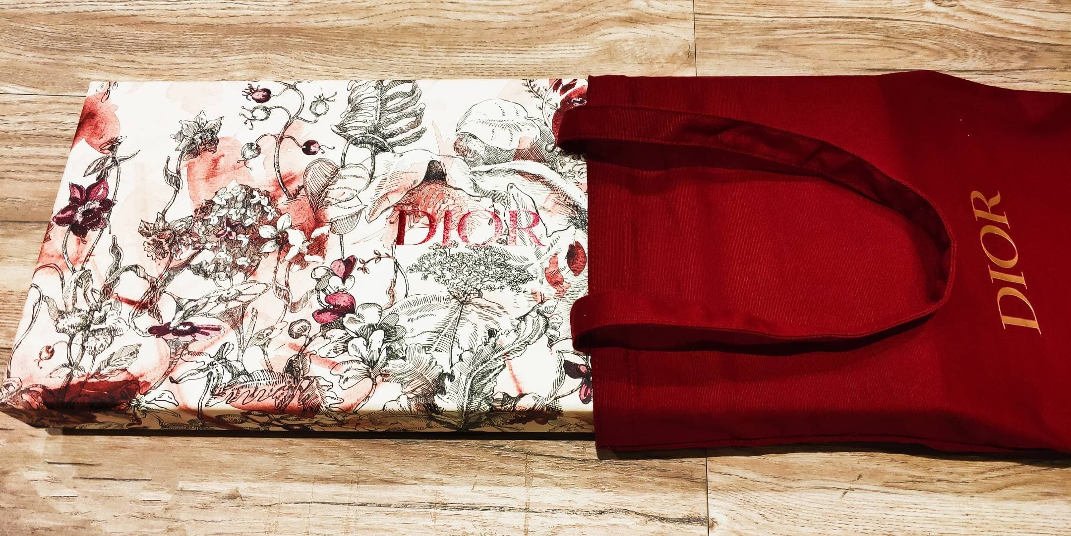 #分享 【🐠的Dior收藏】白、灰Lady Dior+小雞黃限定名片夾+2023新年禮 - 精品板 | Dcard