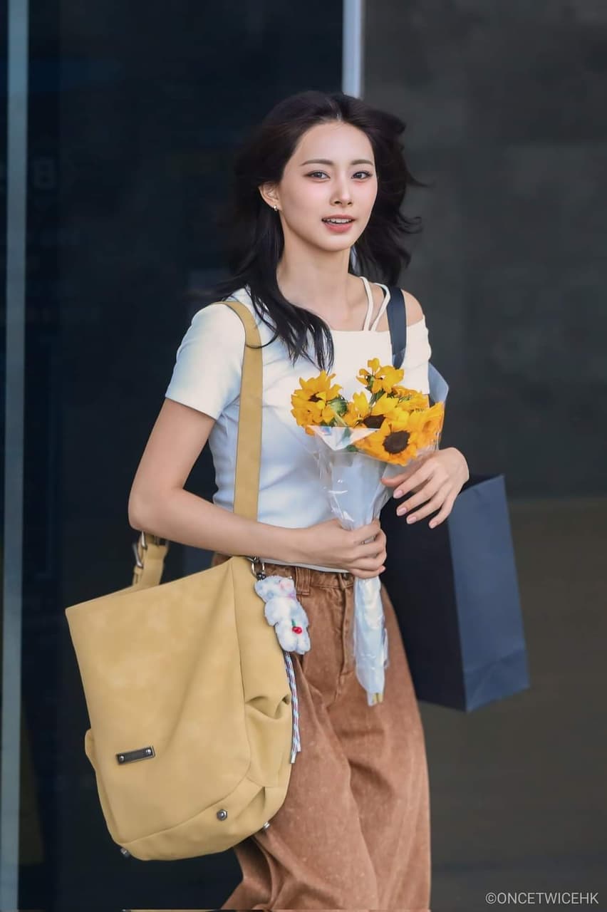 昨日開完球⚾下班路的漂亮子瑜🦌💙 - TW0614瑜粉🦌💙 (@erttfsayu) | Dcard