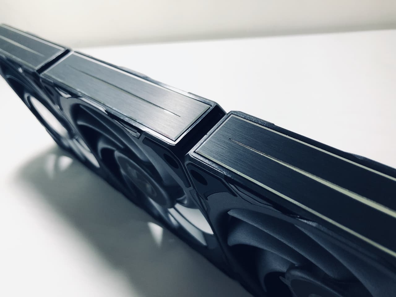 「二八年華，絕代佳人」LIAN LI UNI FAN P28 積木風扇 #開箱 Feat. DLC_Side ARGB Kit 燈條飾板套件 - 3C板 | Dcard