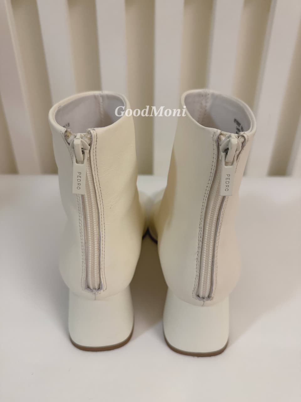 #分享 #開箱 一眼心動💓小CK姊妹牌PEDRO小白靴&鏈條包 - 穿搭板 | Dcard