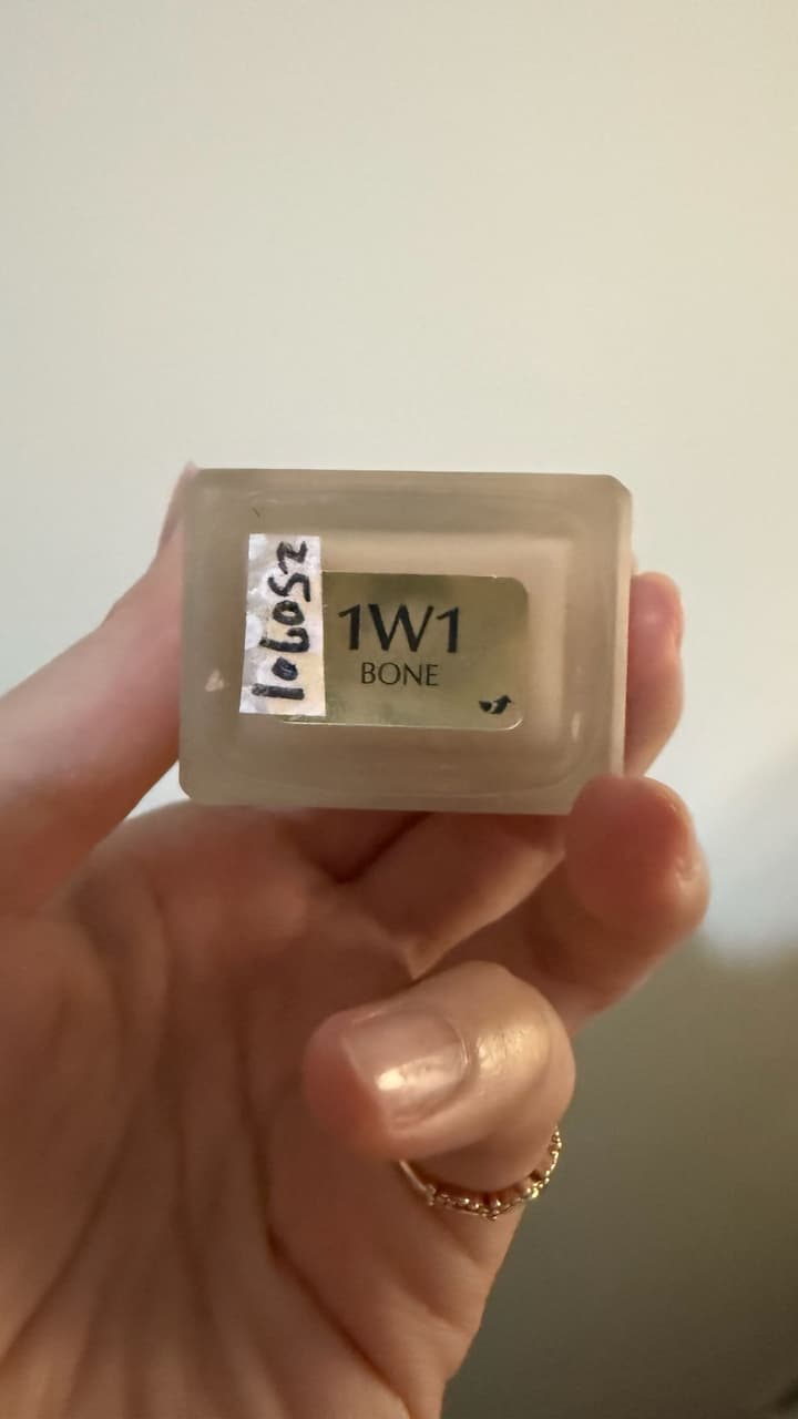 #我要賣 (已售出)雅詩蘭黛粉持久粉底液1W1 - 二手交易板 | Dcard