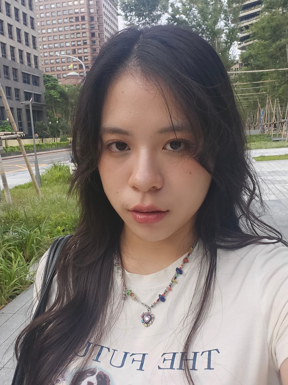 綠色眼影之粉綠撞色 - 褚褚可憐 (@cjv0116) | Dcard