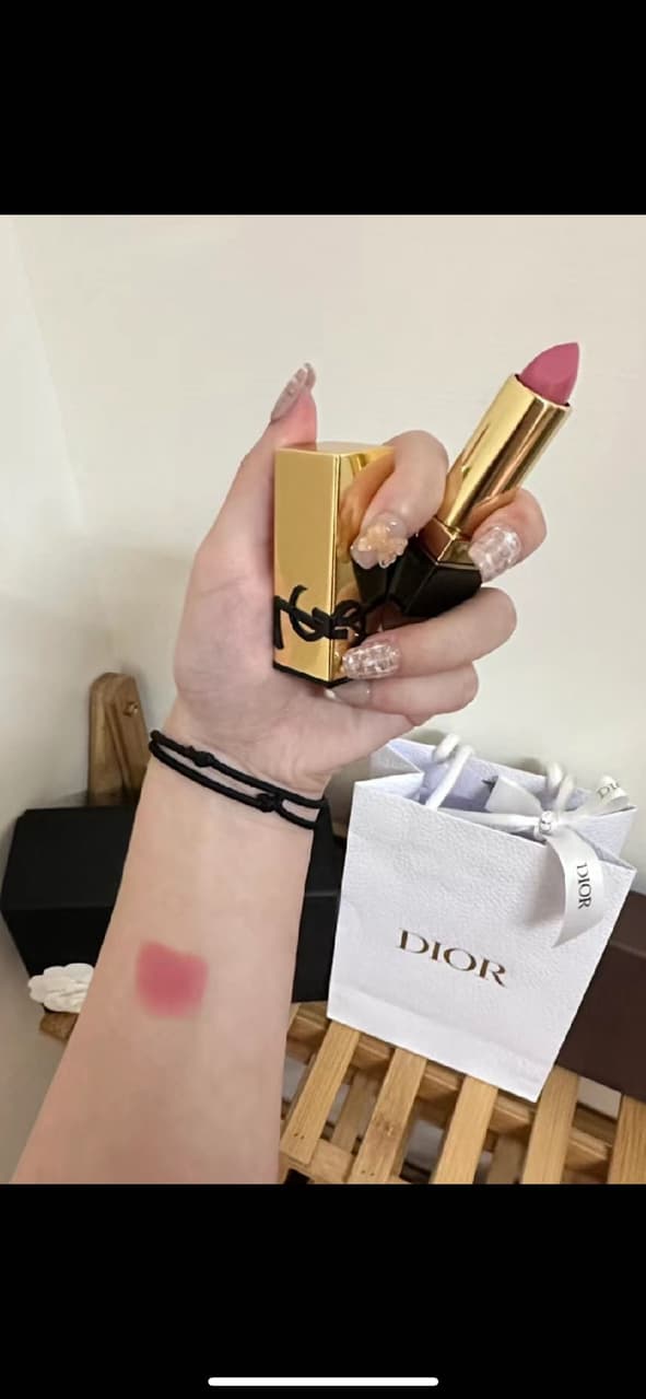 #我要賣 💖全新 新色號Ysl黑金唇膏N44💖 - 二手交易板 | Dcard