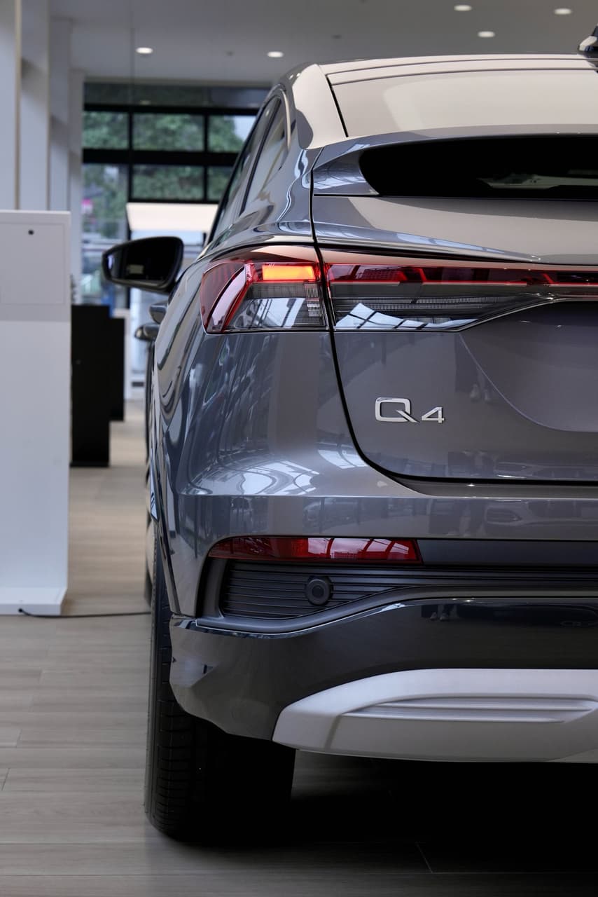 Audi Q4 Sportback e-tron 45 advanced｜金屬迷霧灰 Typhoon Grey 2L｜實車分享 - 汽車板 | Dcard