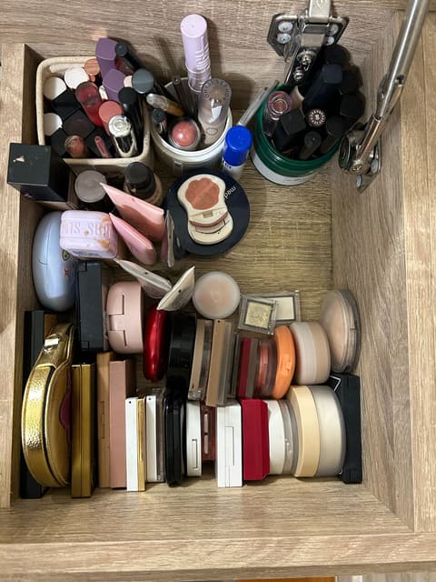 #討論 想看大家的化妝櫃長什麼樣子 - B116 留言 | Dcard
