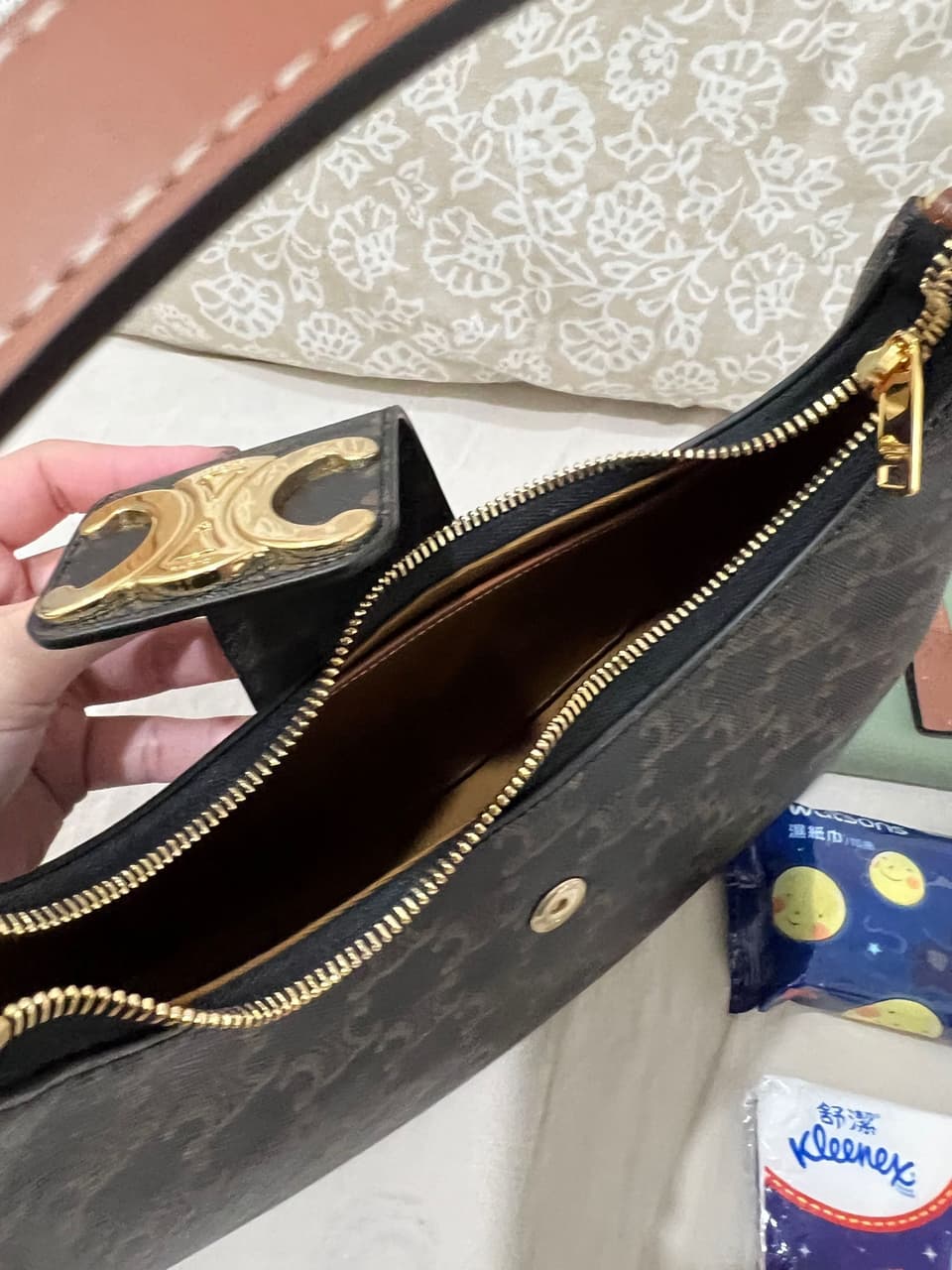 #開箱 Celine AVA TRIOMPHE 腋下包 - 精品板 | Dcard