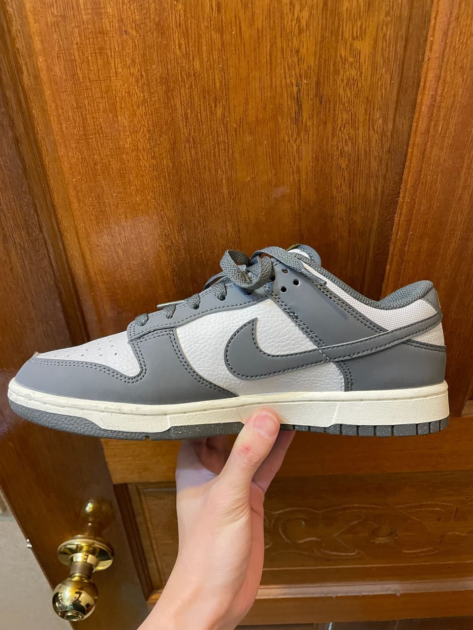 #我要賣 售 dunk sb 煙灰奶油底 - 二手交易板 | Dcard