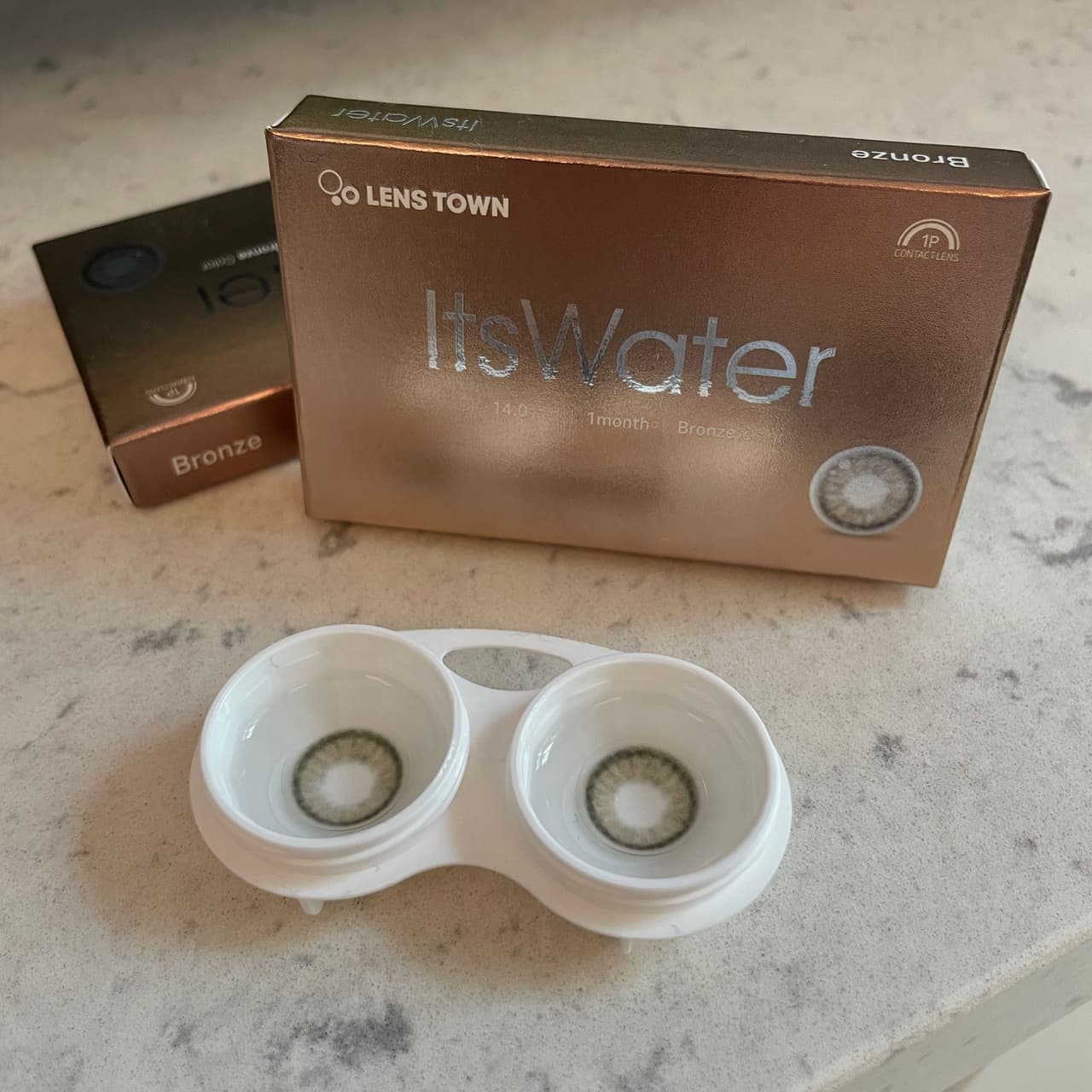 戴起來水水的lenstown月拋-水水金,水水棕 - Helen海倫 (@tseng_h) | Dcard