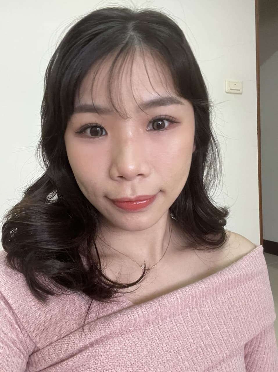 在家就能輕鬆變小V臉、改善痘痘｜ZIIP HALO微電流美容儀小白 - 草莓奶昔🍓 (@susu.310) | Dcard