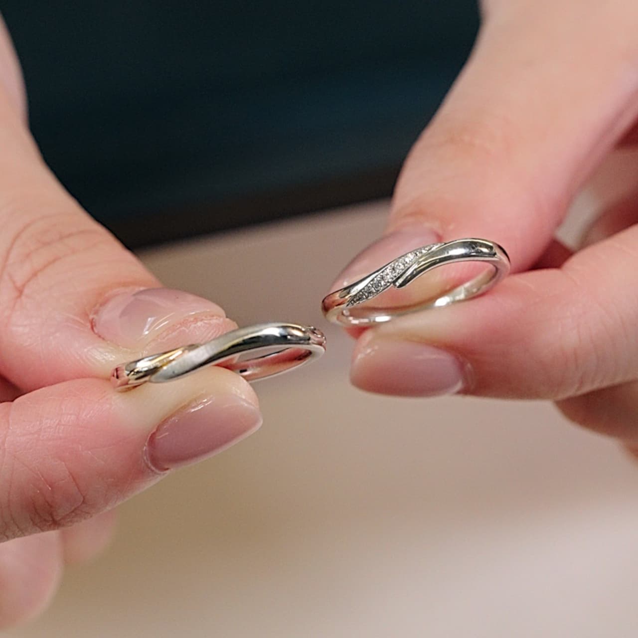 #婚戒挑選 💍【知識文】婚戒材質怎麼選？ PT950 vs K金有哪些差別？看完這篇你就懂！ - I-PRIMO (@iprimo) | Dcard