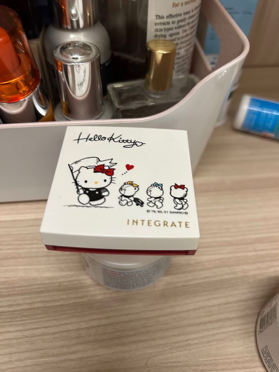 情報🔎 資生堂滿額贈登機箱⭐️INTEGRATE 長效控油美肌蜜粉餅 粉餅 - 敝姓程 工程的程 (@ptr119) | Dcard