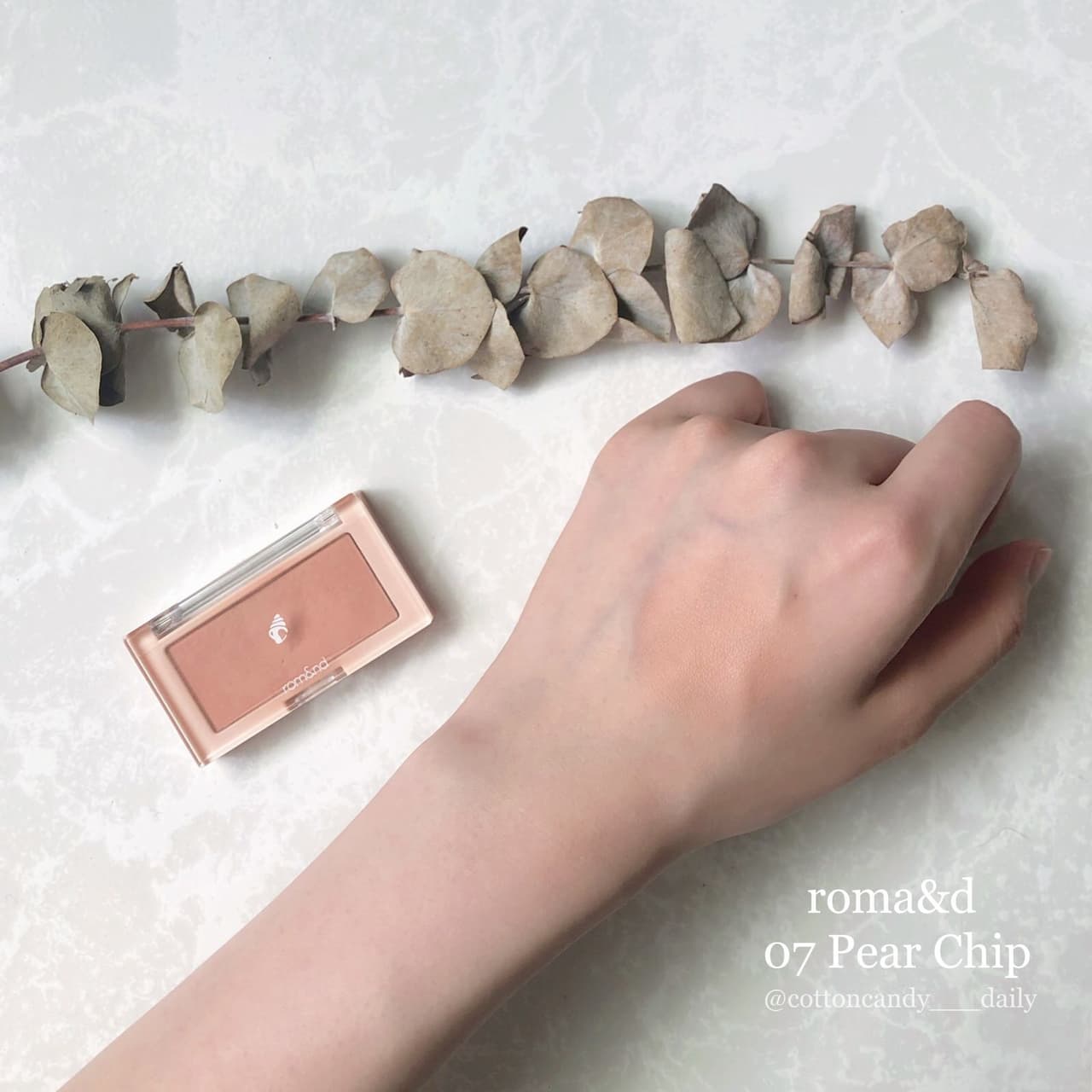 #分享 ☁️🍬’s Romand 貝殼腮紅07 Pear Chip 沙灘上的暖陽肉桂 🐚 - 美妝板 | Dcard