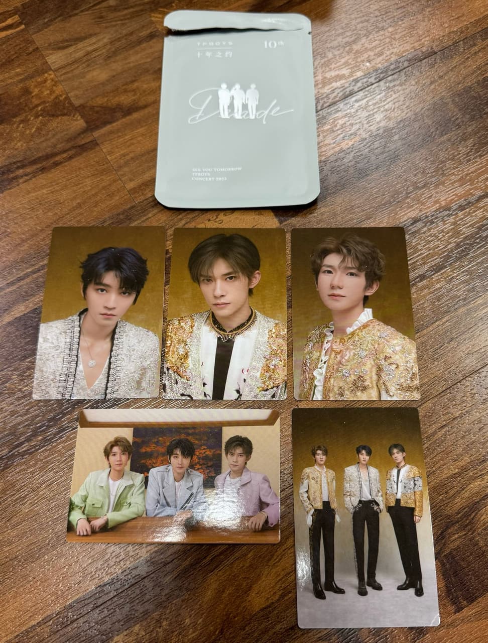 #分享 #開箱 TF BOYS 十週年專輯 - 中國明星板 | Dcard