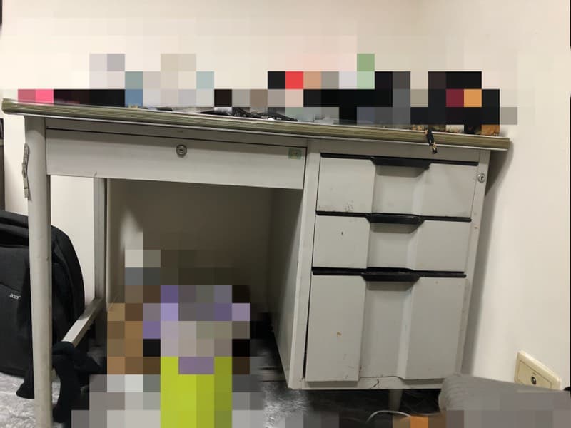 醜書桌改造計畫 - B83 留言 | Dcard