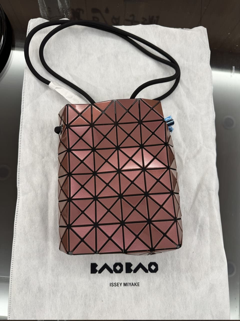 #我要賣 三宅一生 BAO BAO 水桶包 酒紅色 - 二手交易板 | Dcard