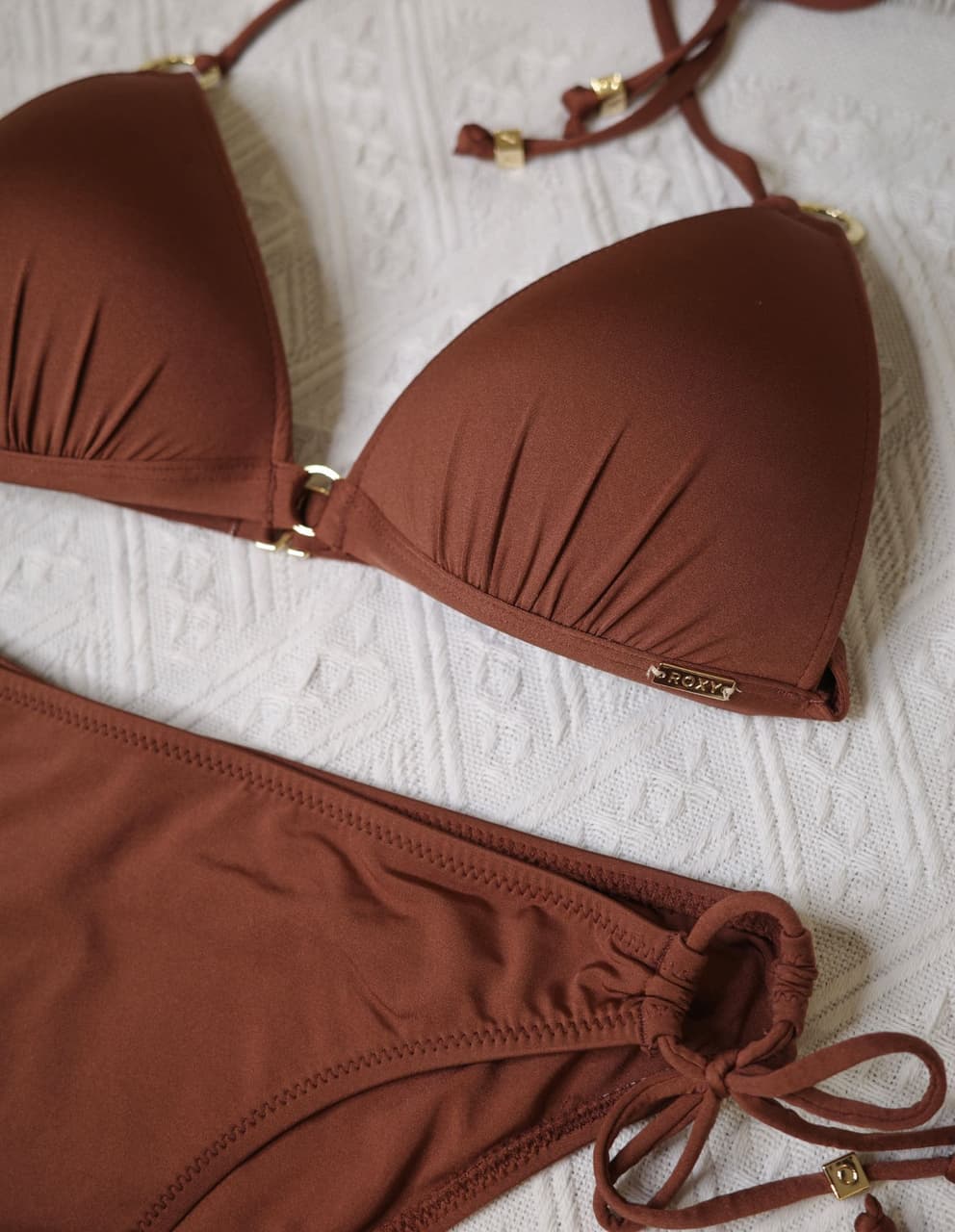 穿上ROXY波波UP展現自信美🤎 台灣限定厚襯比基尼 - TING (@ting891213) | Dcard