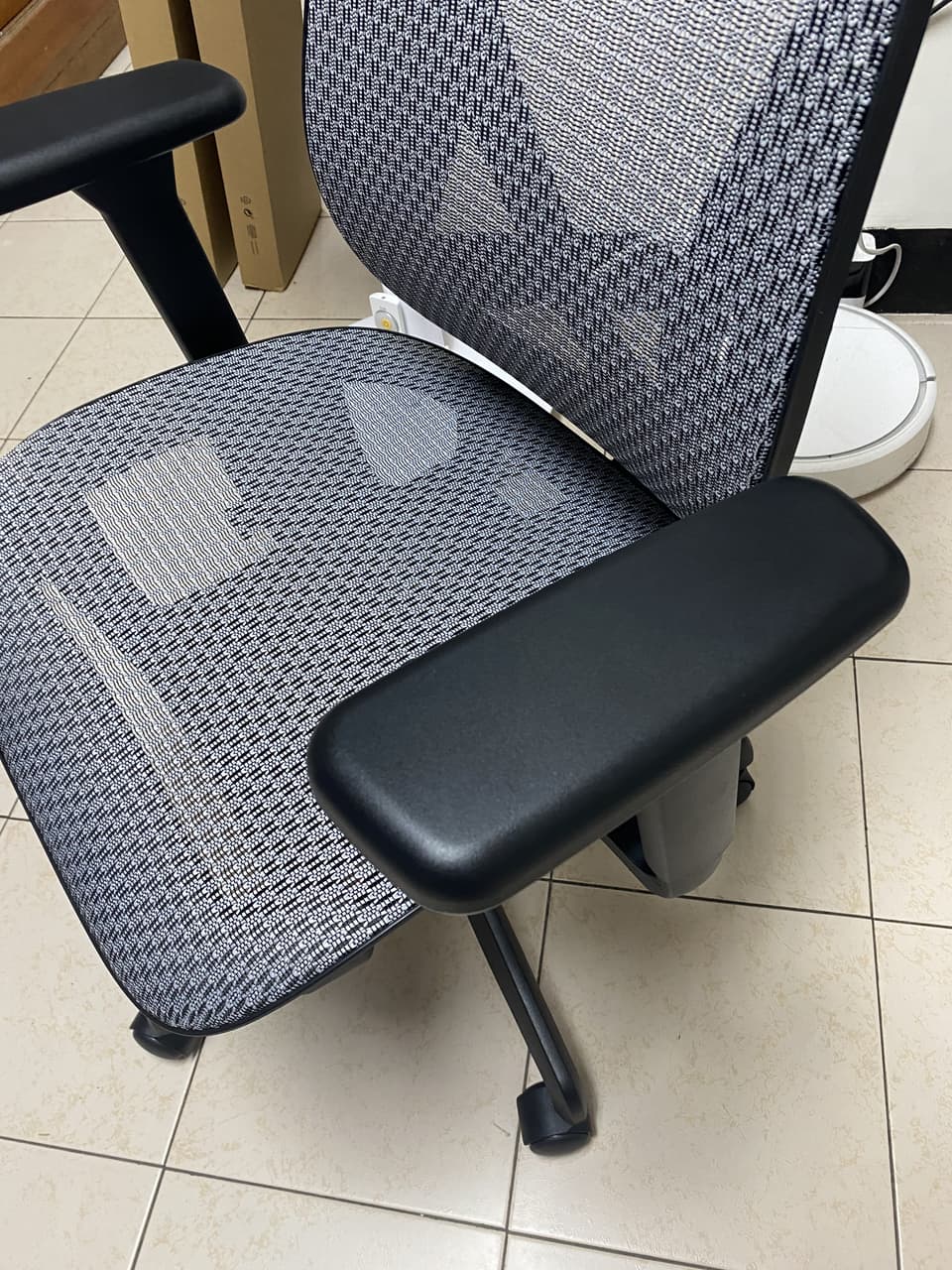 #開箱 小空間也能擁有的人體工學辦公椅 irocks t16 - 3C板 | Dcard