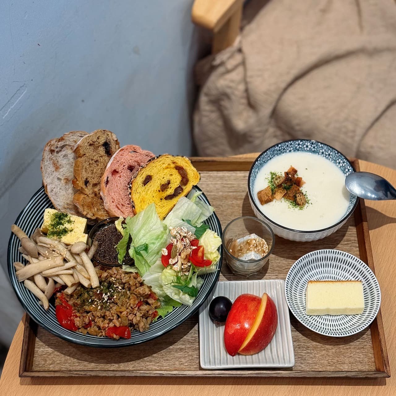 蘿伊 (@zoey__eat) | Dcard