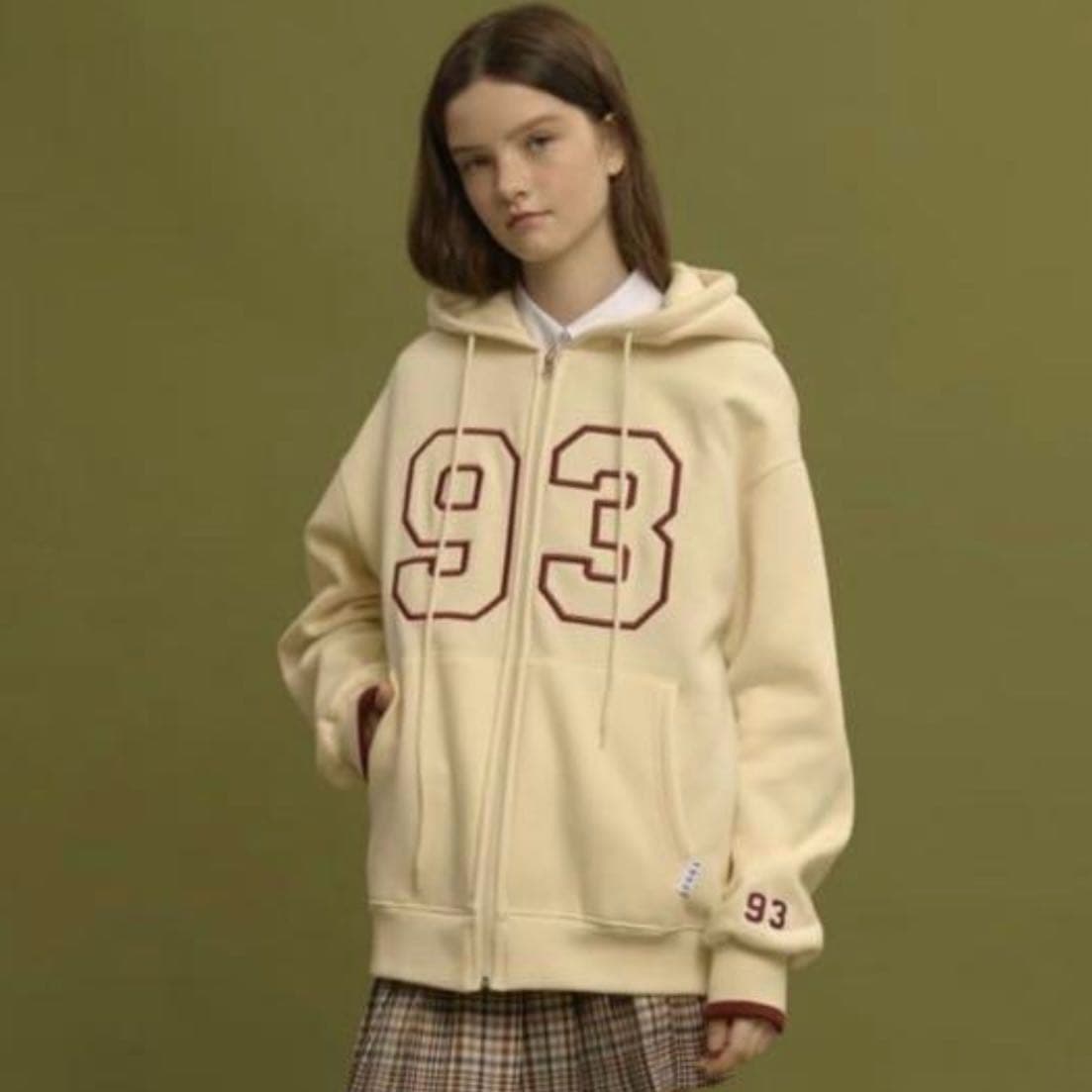 #我要賣 1993 studio 奶油白連帽外套 - 二手交易板 | Dcard