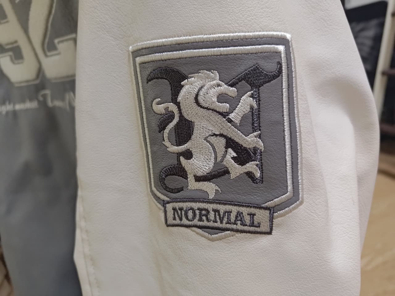 售 NTNU棒球外套灰色L - 師範大學板 | Dcard