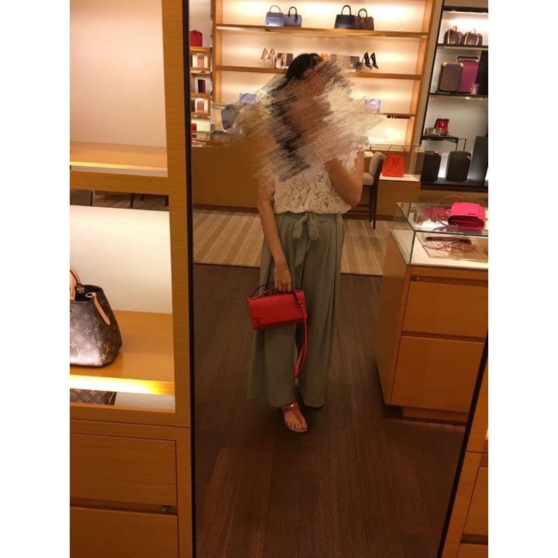 #我要賣 LV Epi 紅色 側背、手拿包 - 二手交易板 | Dcard