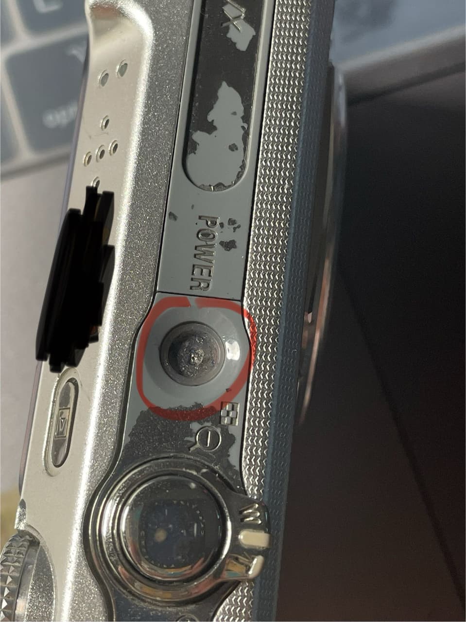 #請益 相機(ccd)開機鍵掉了 - 攝影板 | Dcard