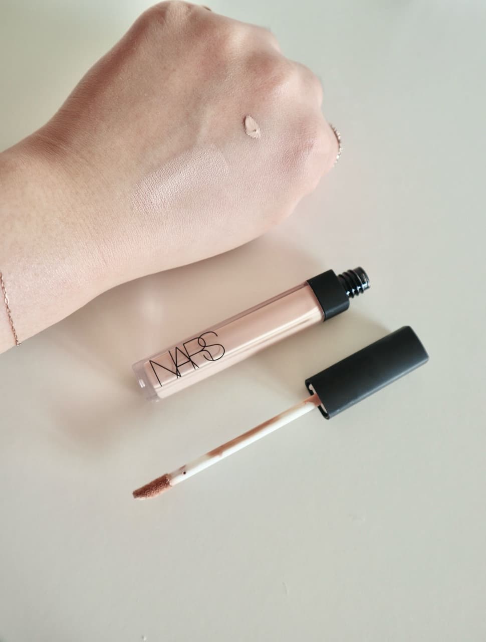 用手也能上出超服貼底妝？💆🏻‍♀️小光瓶太神了！NARS Workshop活動 - 美妝板 | Dcard