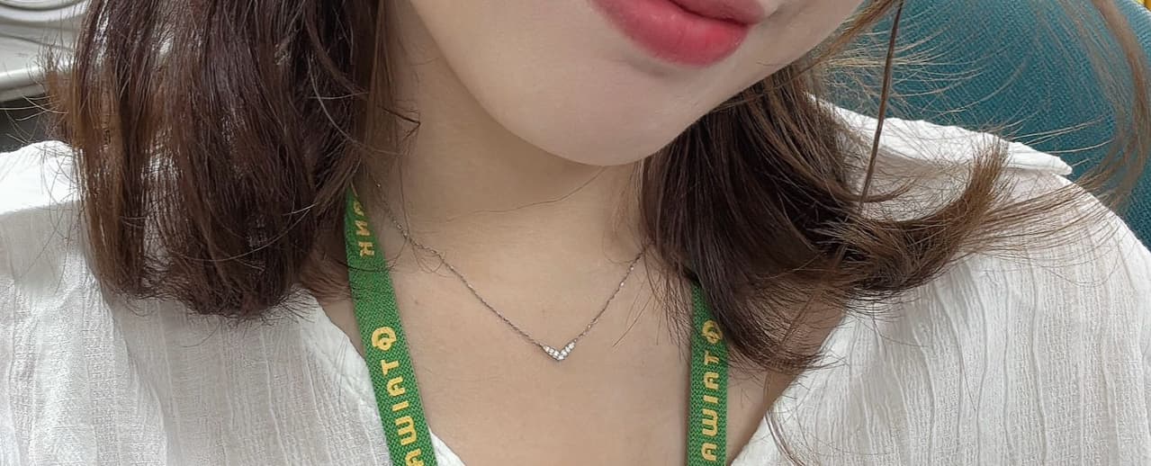 #我要賣 已售 ete層疊V形鑽石項鏈 - 二手交易板 | Dcard