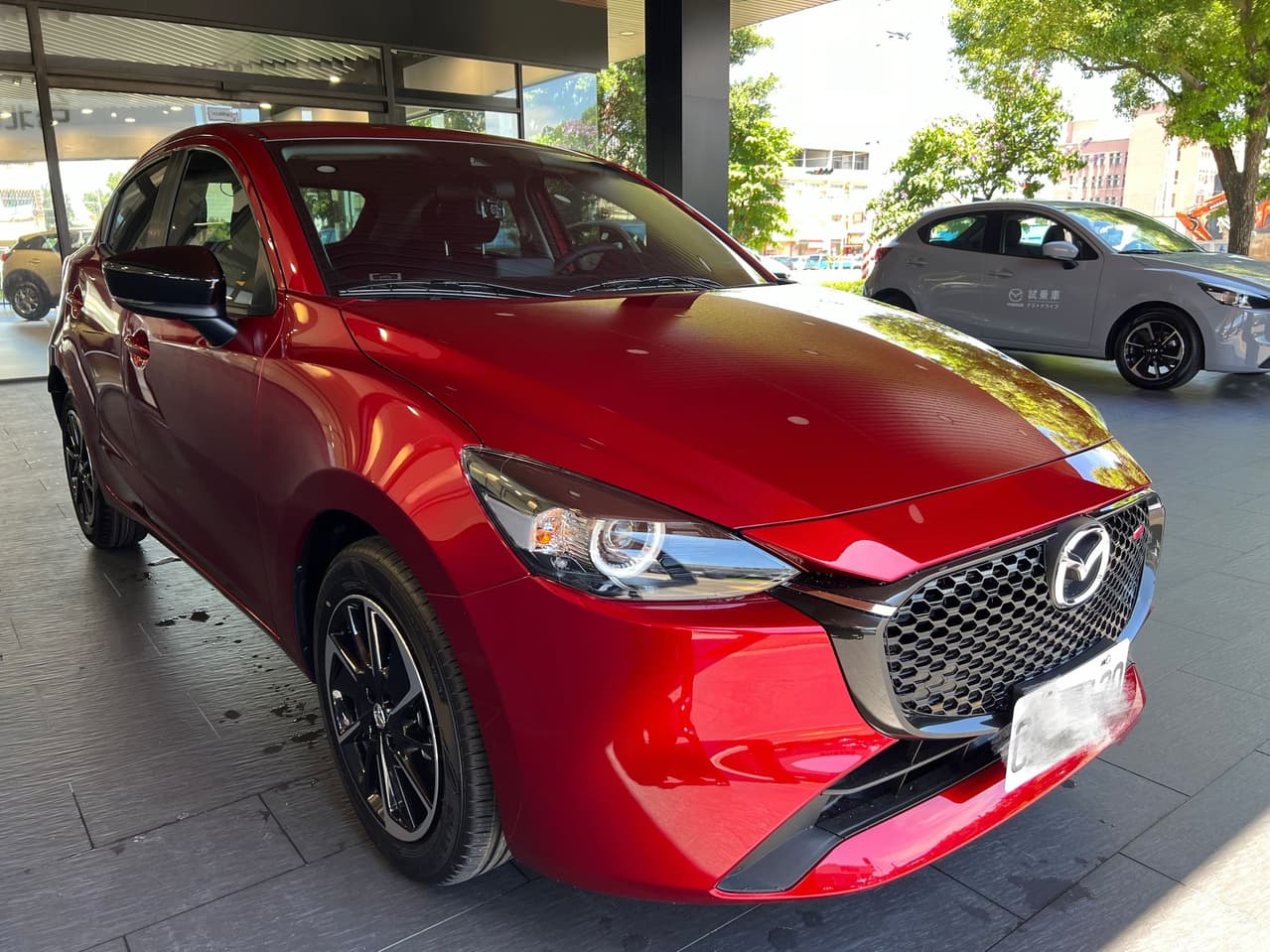 交車趣-Mazda2 晶艶魂動紅 - 汽車板 | Dcard