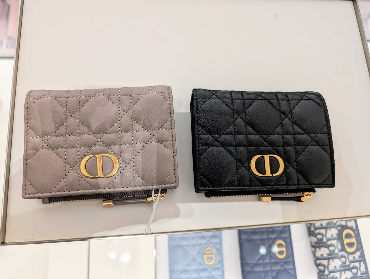 #開箱 #分享 Dior Caro Dahlia短夾 給自己的2023聖誕禮物 - 精品板 | Dcard