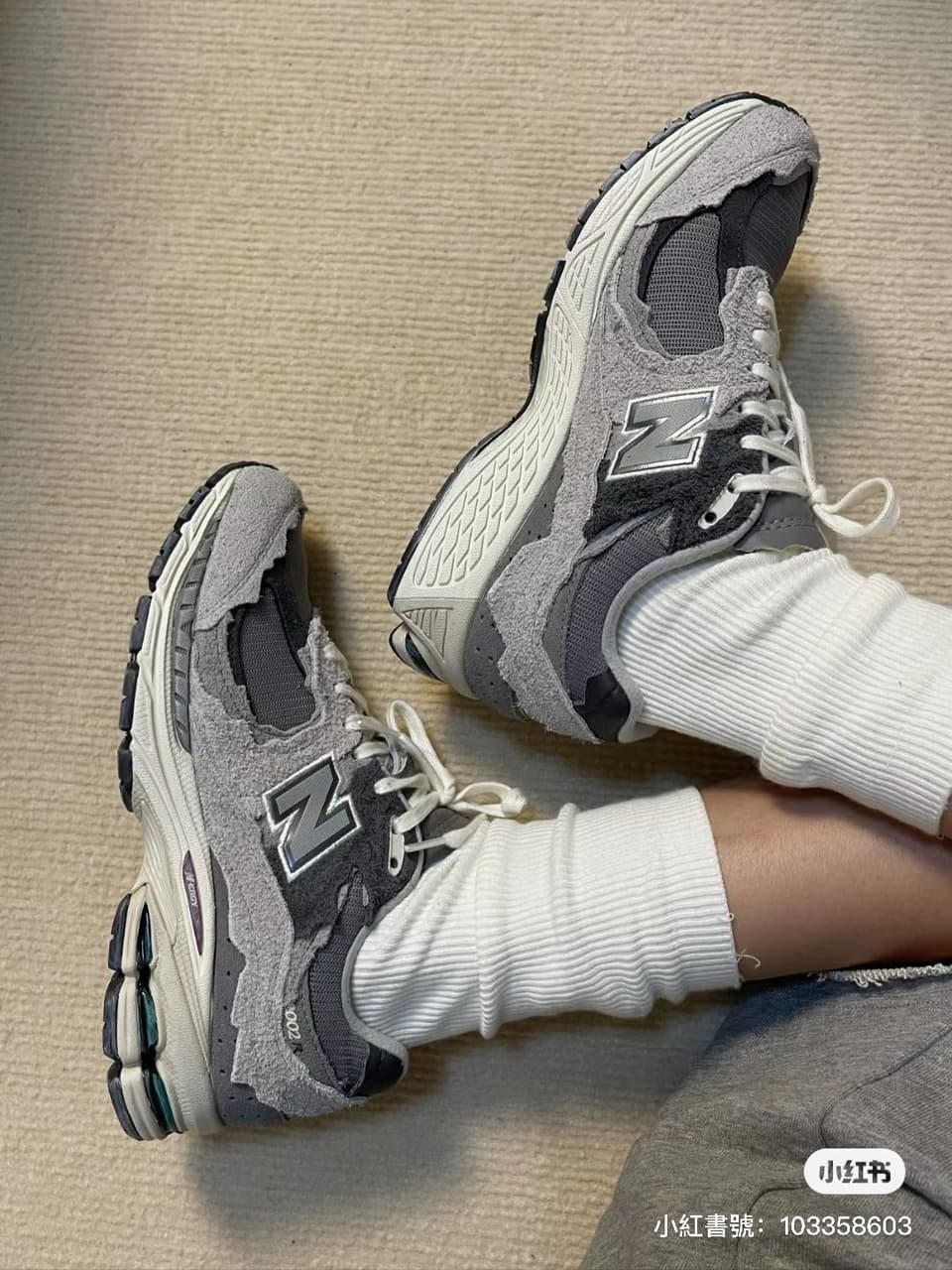 #發問 NB 2002r 雲雨灰&幻影黑 - 球鞋板 | Dcard