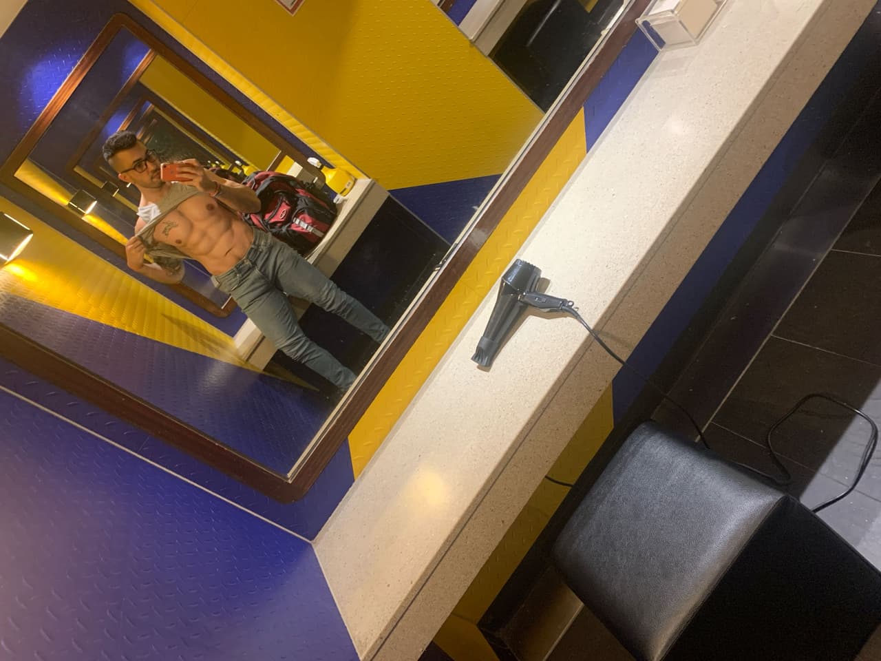 腹肌哥 (@gmsephs) | Dcard