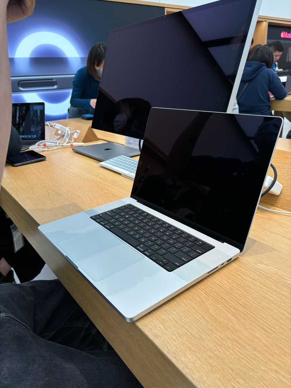#Mac 爛雞巴Macbook pro M2黑屏 - Apple板 | Dcard