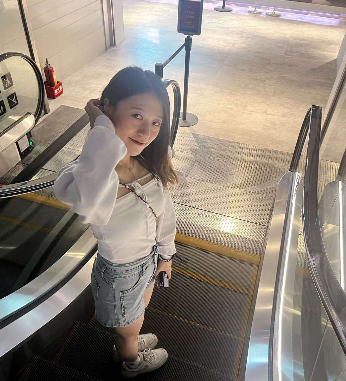 手扶梯拍📷 - (⁎˃ᴗ˂⁎) (@chun_u____) | Dcard