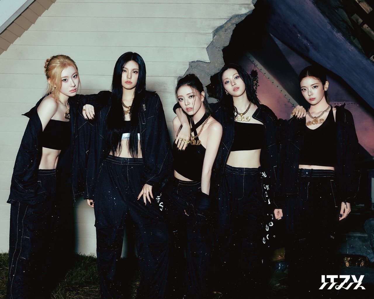 #分享 ITZY "GOLD" PHOTO - ITZY板 | Dcard