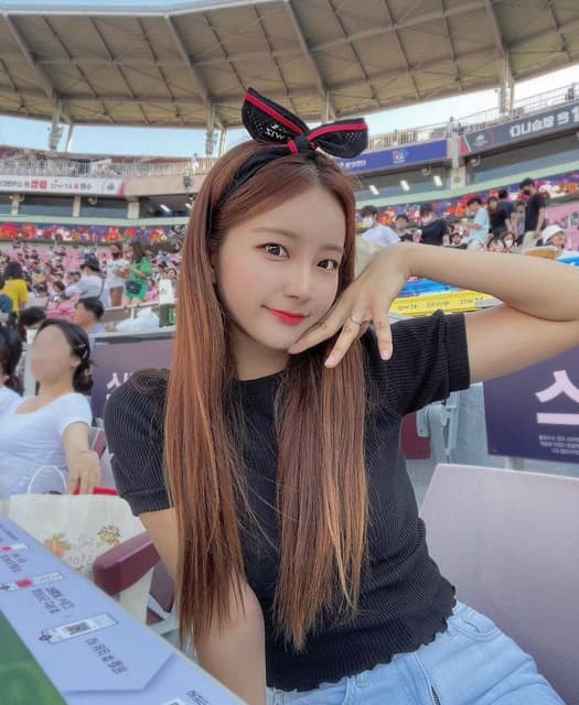 啦啦隊系列｜KT巫師隊的漂亮學姊 - 棒球板 | Dcard