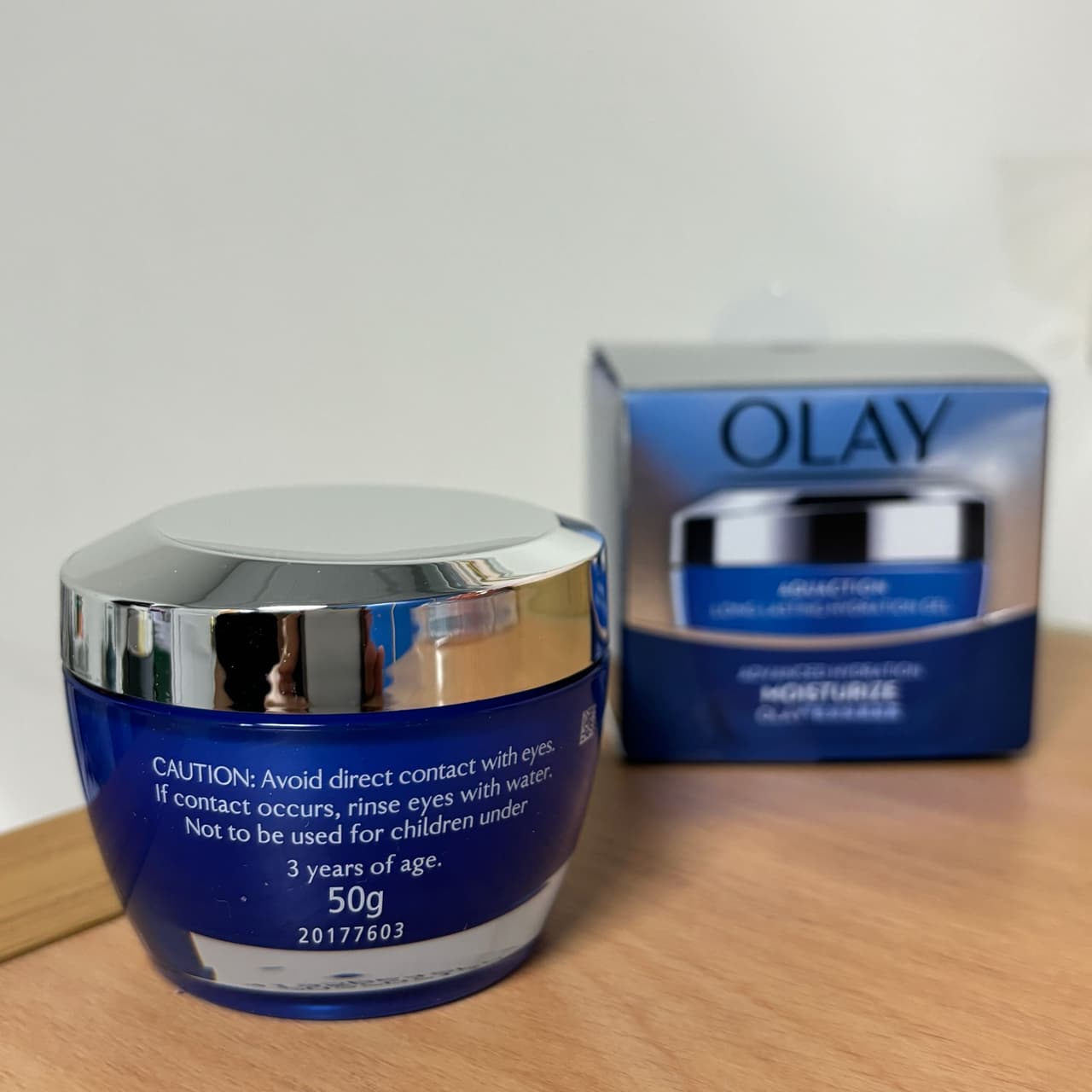 #我要賣 OLAY 歐蕾 長效保濕凝露50g + 革糖素小白瓶 美白精華 - 二手交易板 | Dcard