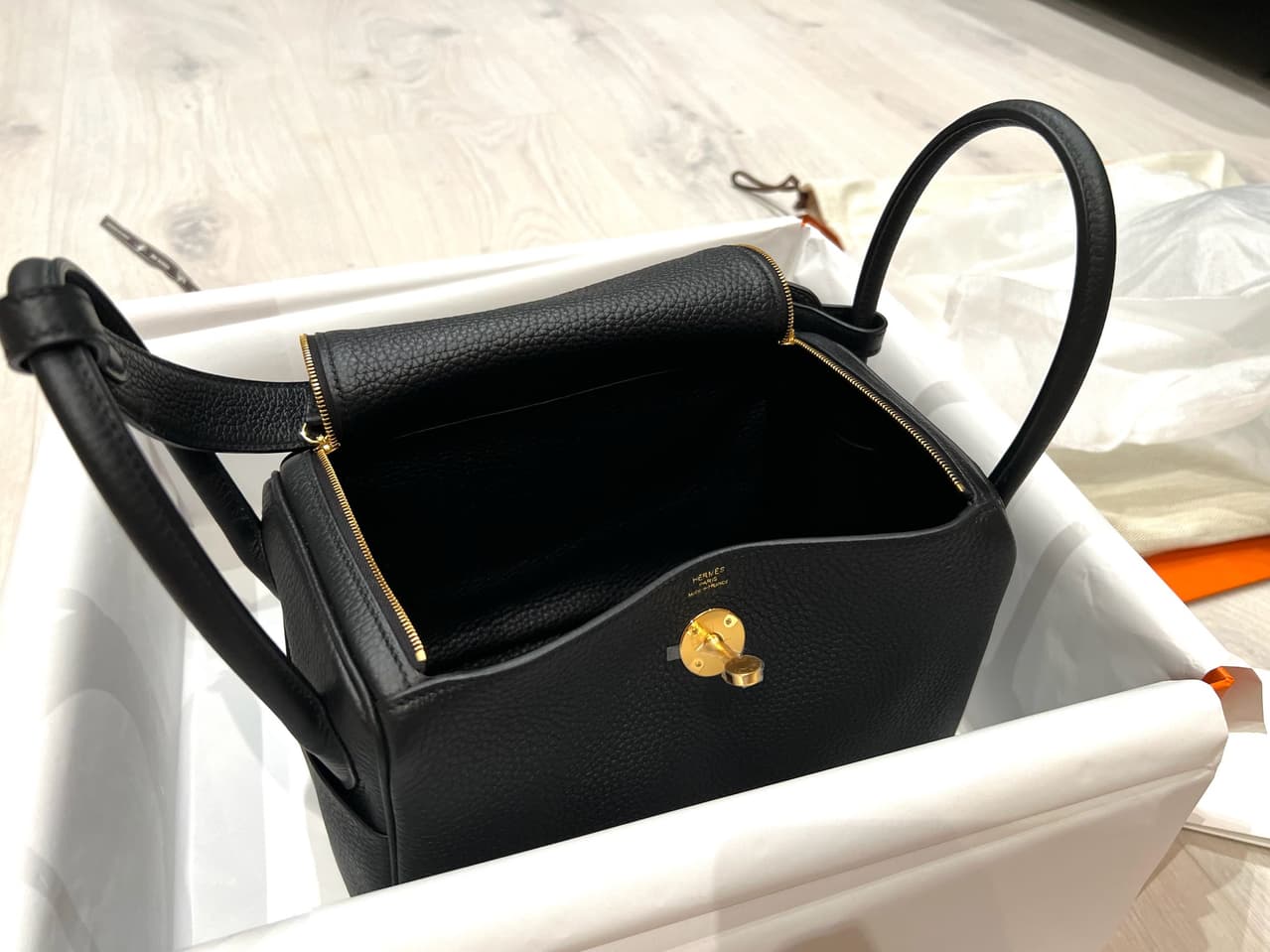 #開箱 愛馬仕 Lindy 26 / 89Noir黑色 / 金扣 / TC皮 - 精品板 | Dcard