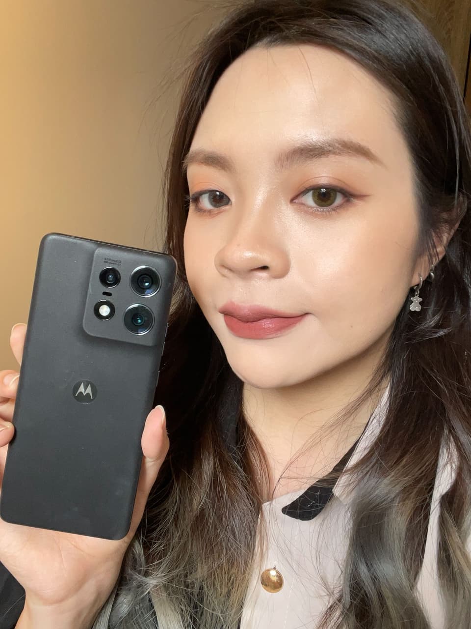 夏天出遊玩水好怕手機不防水？motorola edge 50 Pro 讓你放鬆玩😍 - 3C板 | Dcard